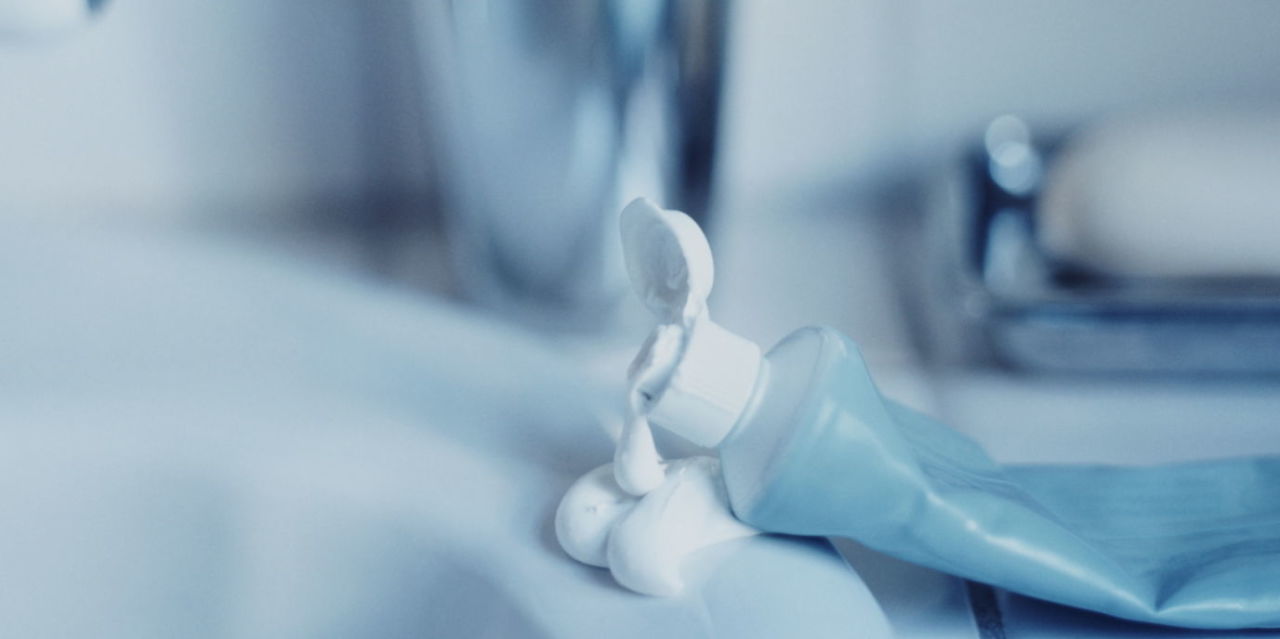 9 WAYS TO KEEP YOUR BATHROOM CLEAN LONGER