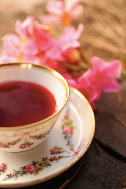13 Reasons to Drink Tea - Health Benefits of Green and Black Tea